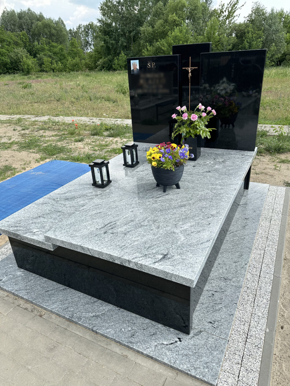 Wzory nagrobków nowoczesnych od Pracowni Granitu GRAAL