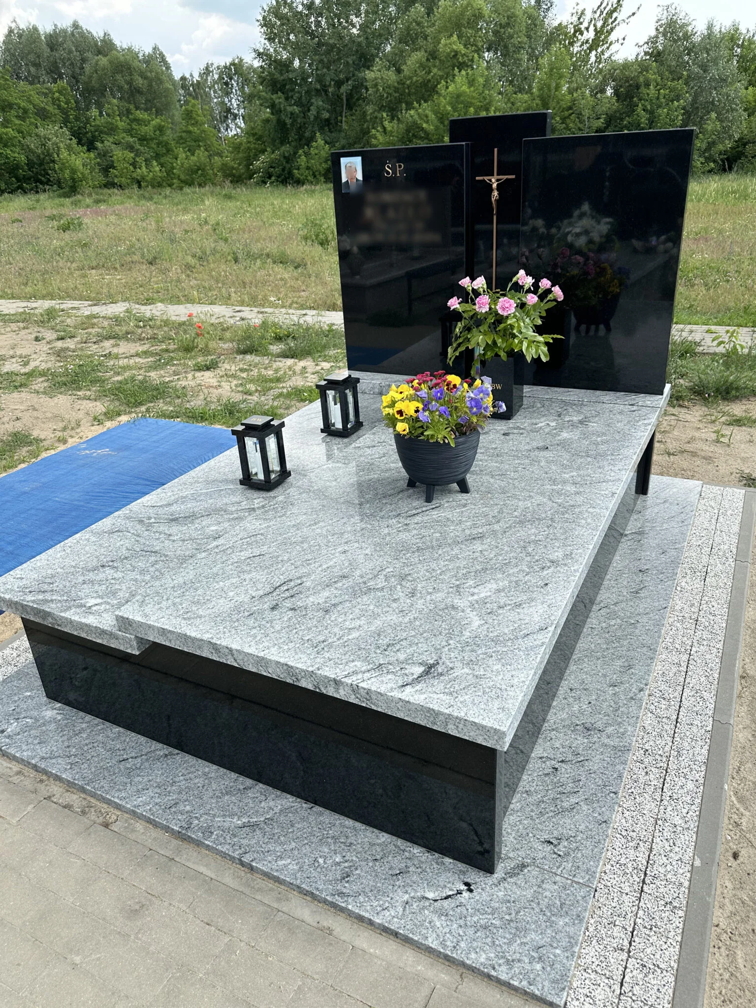 Wzory nagrobków nowoczesnych od Pracowni Granitu GRAAL