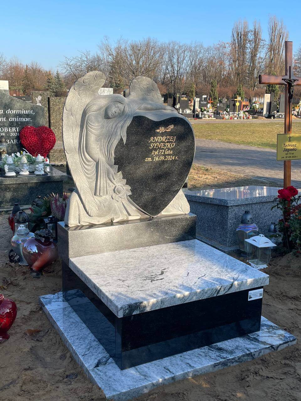 Napisy na nagrobkach: przykłady i inspiracje